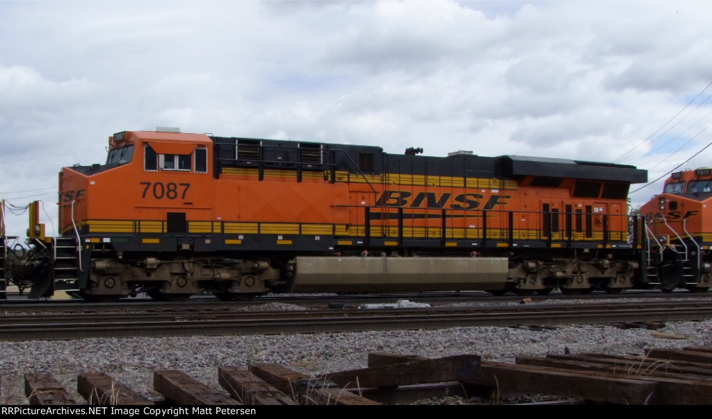 BNSF 7087